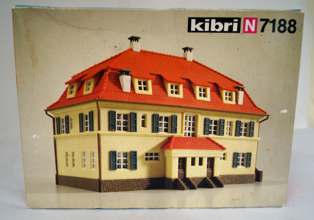 Ho Scale Kibri #7188, Apartment Building – Southwest Narrow Gauge